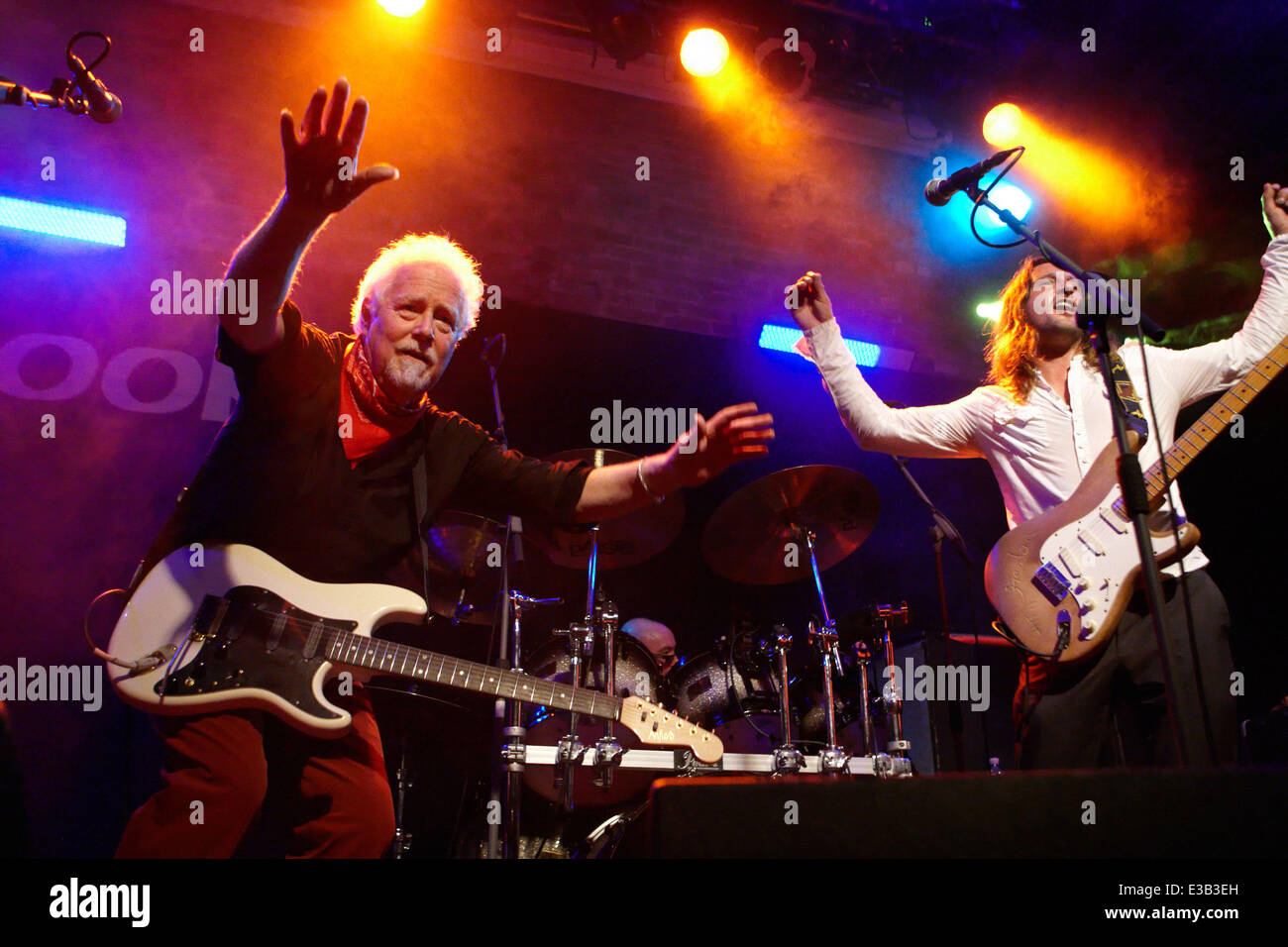 Jim Cregan & Co perform live at The Brook Featuring: Jim Cregan,Ben ...