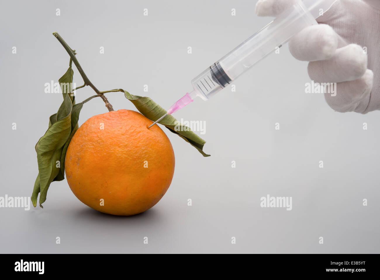 Giving an injection hi-res stock photography and images - Alamy
