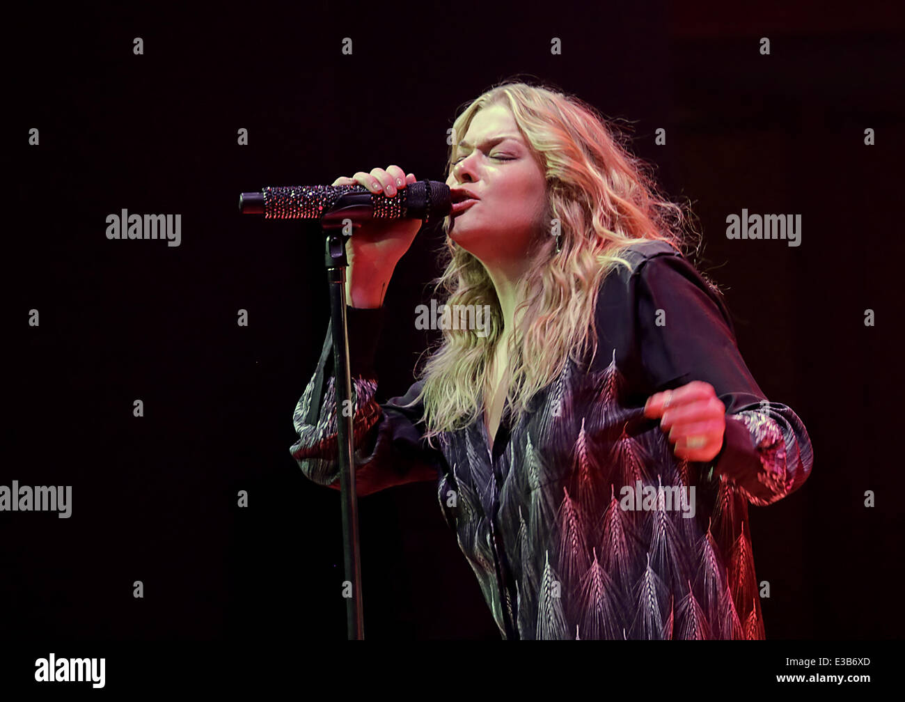 LeAnn Rimes performing live in concert at the Manchester Bridgewater ...