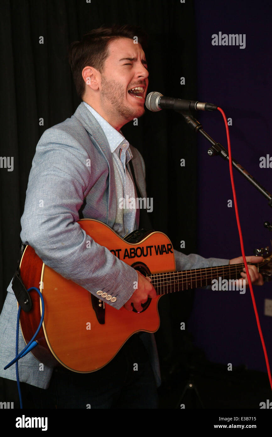 Chris Grant High Resolution Stock Photography and Images - Alamy