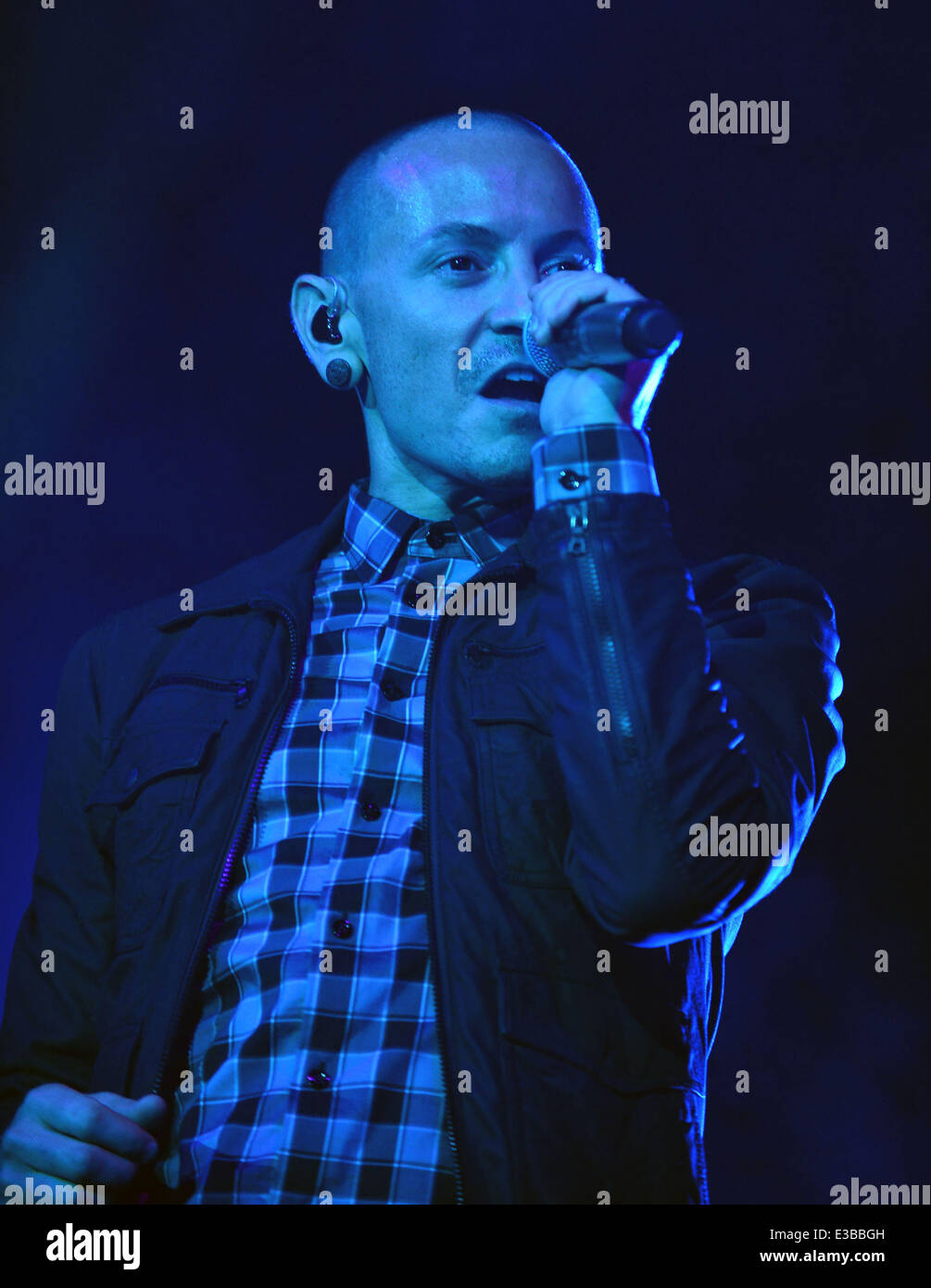 Stone Temple Pilots with Chester Bennington perform on stage at BB&T ...