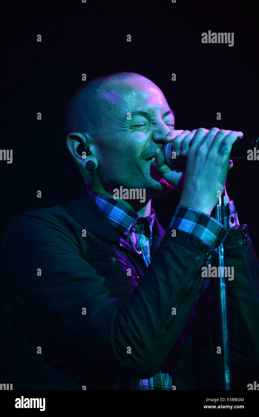 Stone Temple Pilots with Chester Bennington perform on stage at BB&T ...