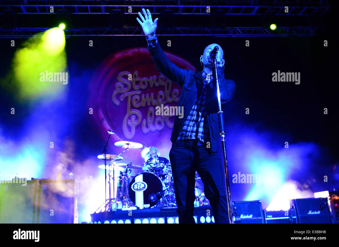 Stone Temple Pilots with Chester Bennington perform on stage at BB&T ...