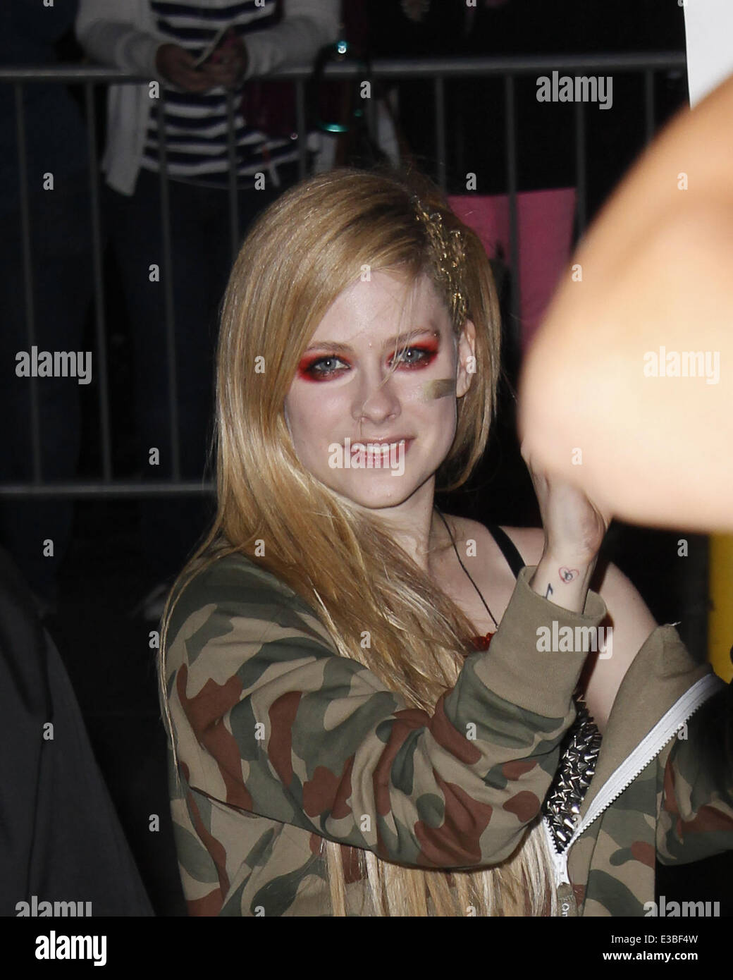 Avril Lavigne performs on the Jimmy Kimmel Show Featuring: Avril ...