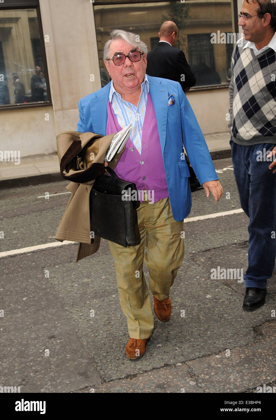 Ronnie corbett bbc featuring hi-res stock photography and images - Alamy