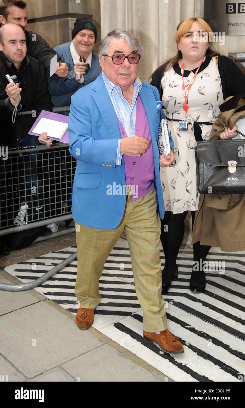 Ronnie corbett bbc featuring hi-res stock photography and images - Alamy