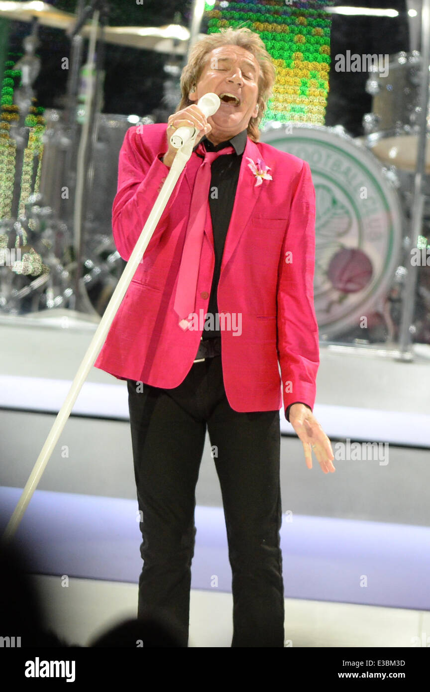 Rod Stewart performing at the O2 Arena Featuring: Rod Stewart Where ...