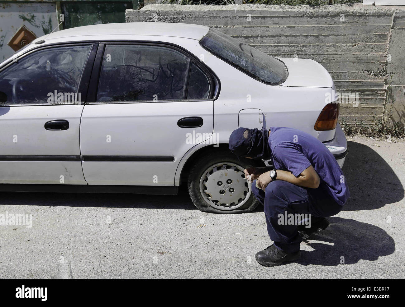 Car Punctured High Resolution Stock Photography and Images - Alamy