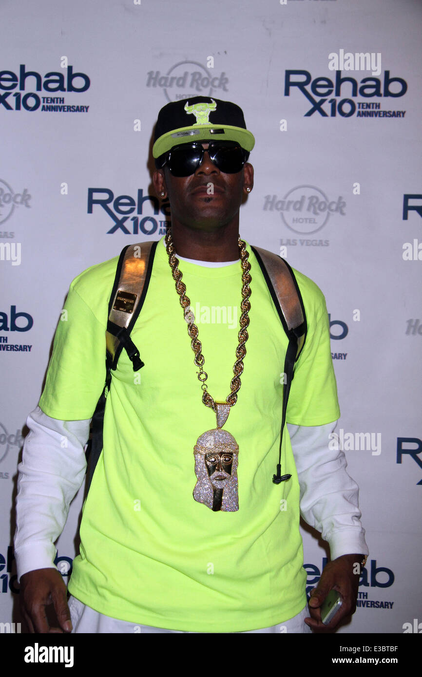 Singer R. Kelly Performs At Rehab Pool inside Hard Rock Hotel and ...