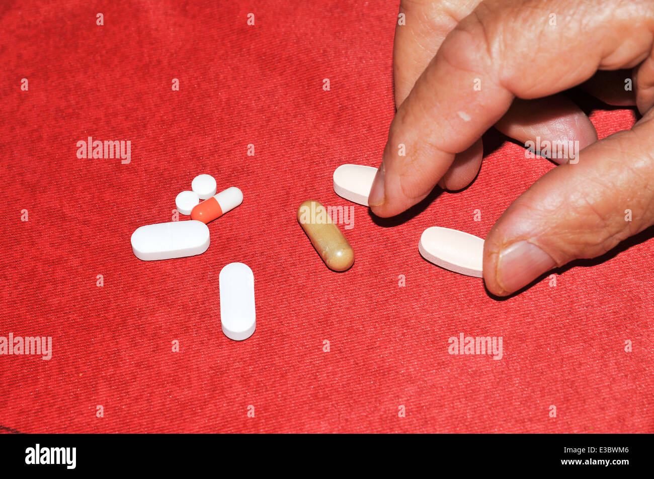 Narcotics pills hi-res stock photography and images - Alamy