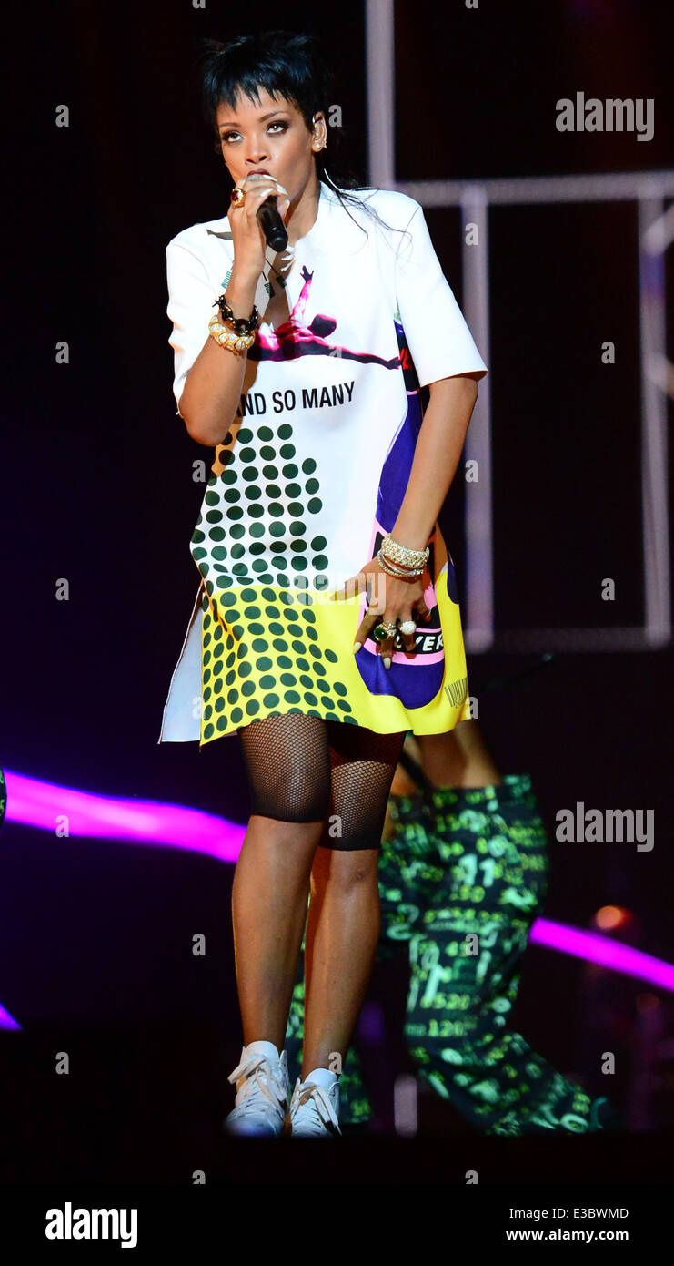 Rihanna's Singapore Formula One (F1) Grand Prix post race concert ...