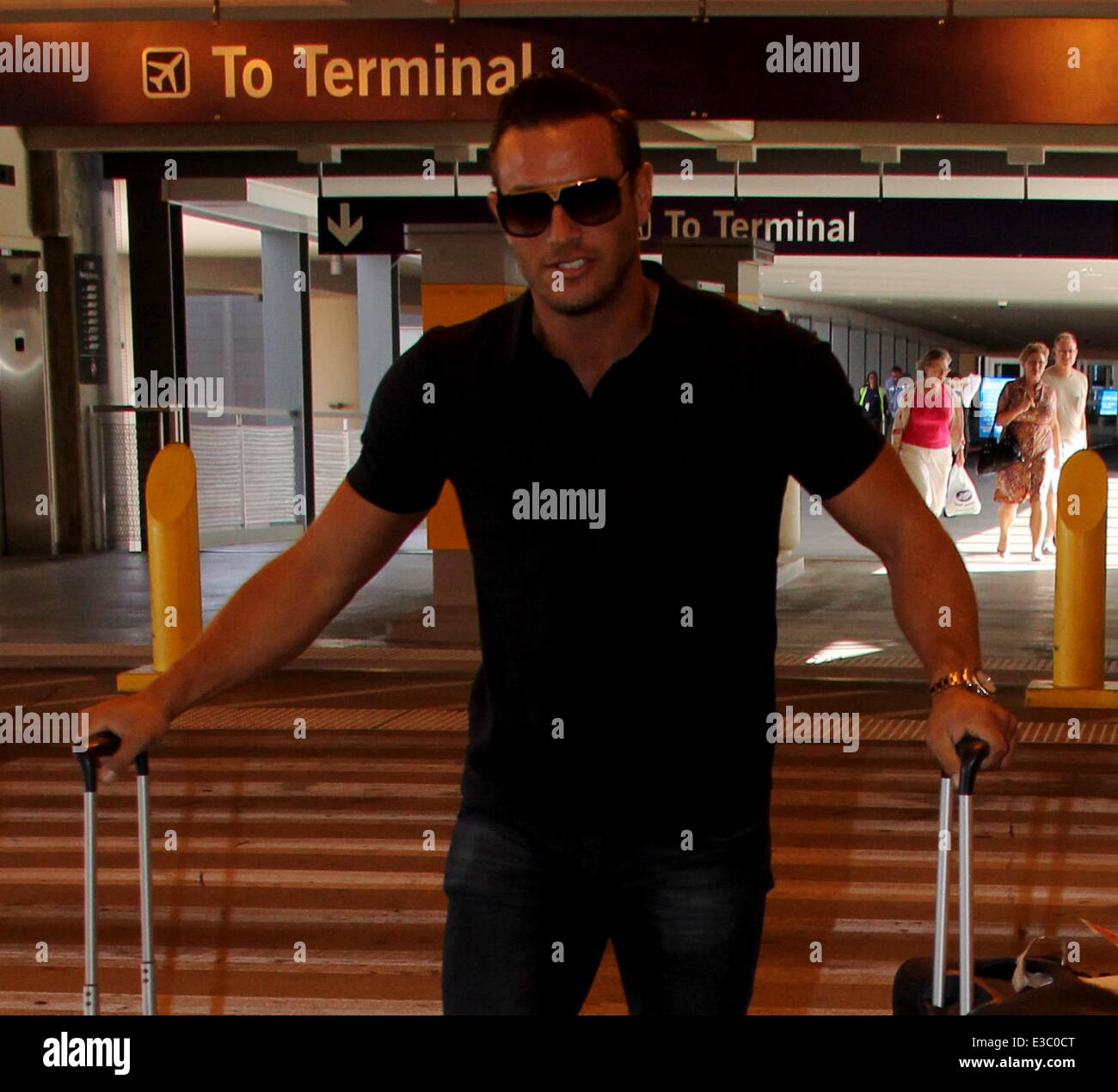 EXCLUSIVE Elliot Wright arrives in Las Vegas to join the cast of Towie ...