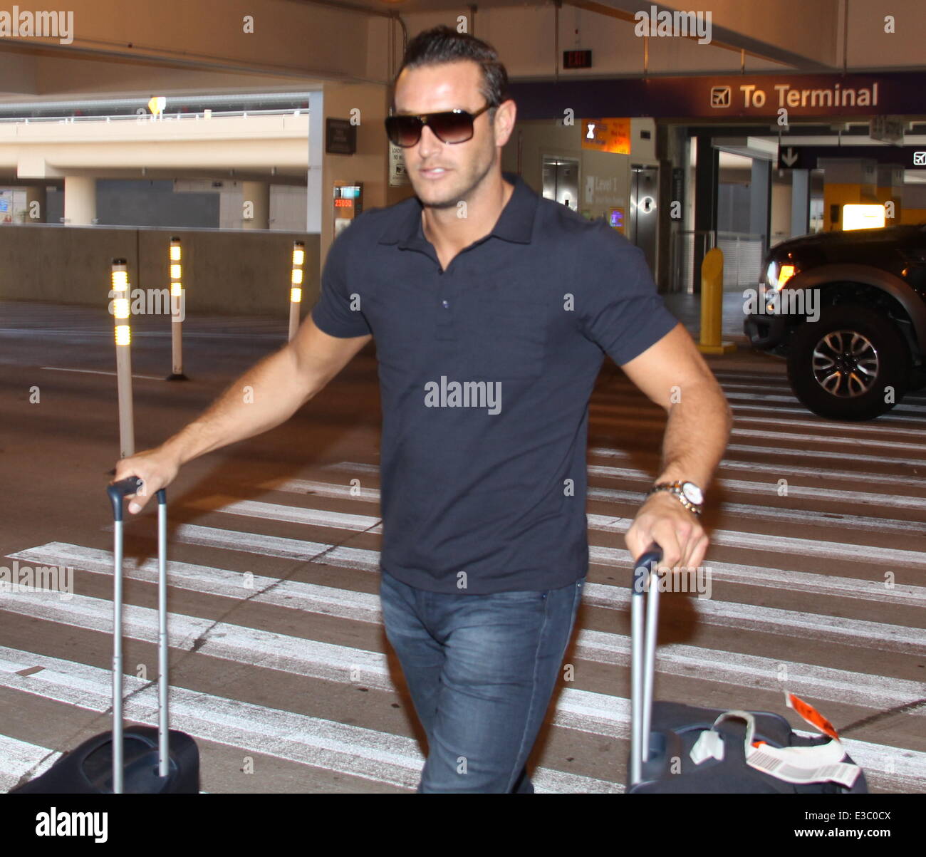 EXCLUSIVE Elliot Wright arrives in Las Vegas to join the cast of Towie ...