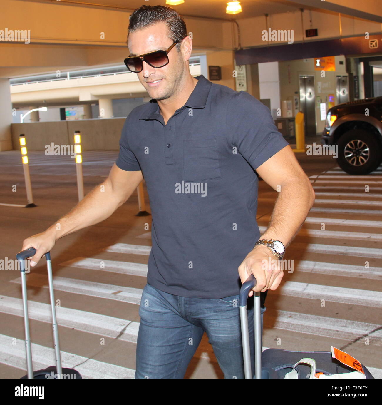 EXCLUSIVE Elliot Wright arrives in Las Vegas to join the cast of Towie ...