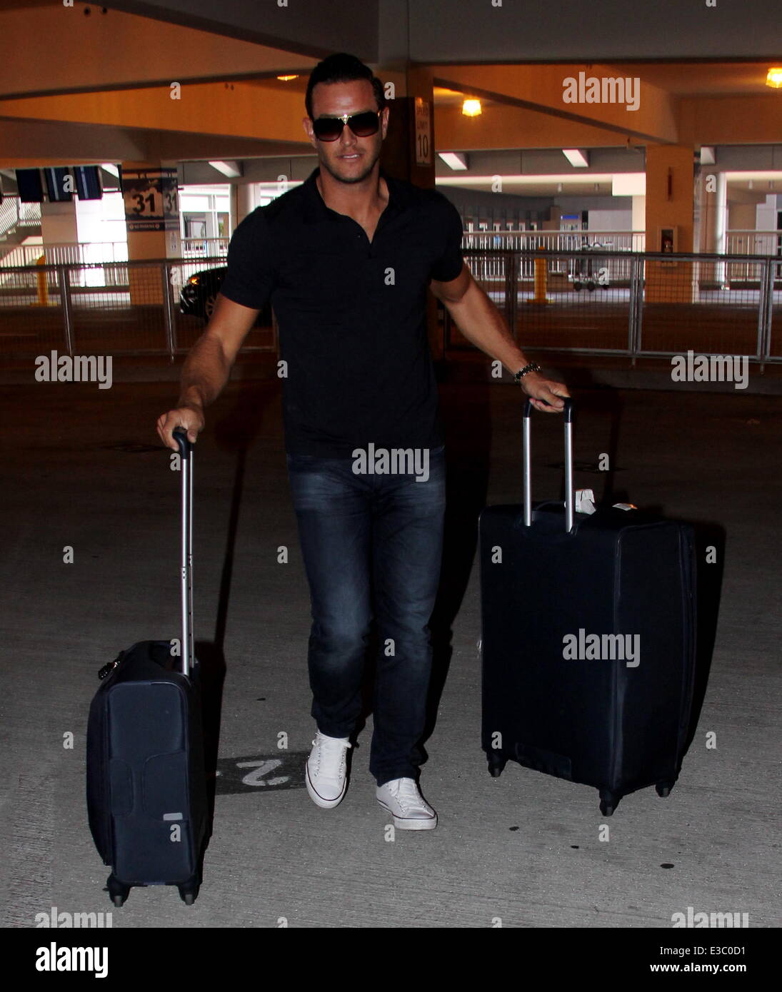 EXCLUSIVE Elliot Wright arrives in Las Vegas to join the cast of Towie ...