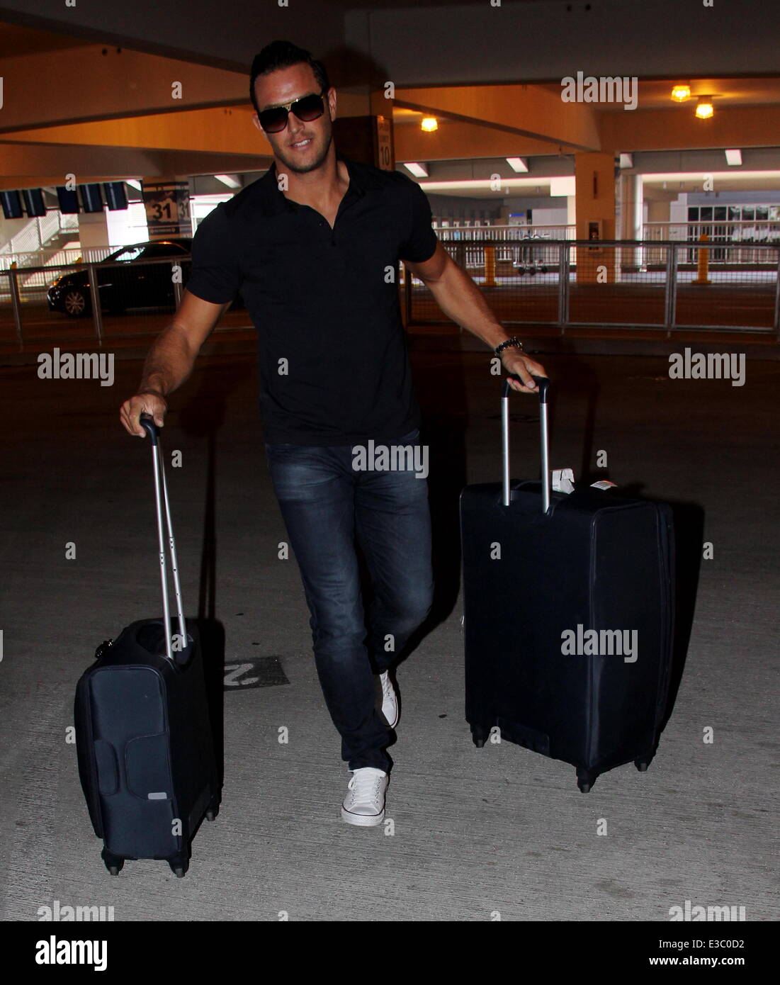 EXCLUSIVE Elliot Wright arrives in Las Vegas to join the cast of Towie ...