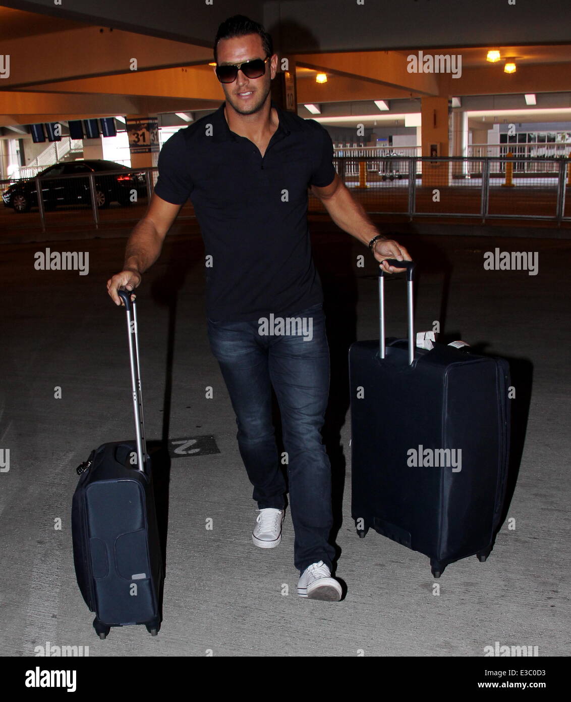 EXCLUSIVE Elliot Wright arrives in Las Vegas to join the cast of Towie ...