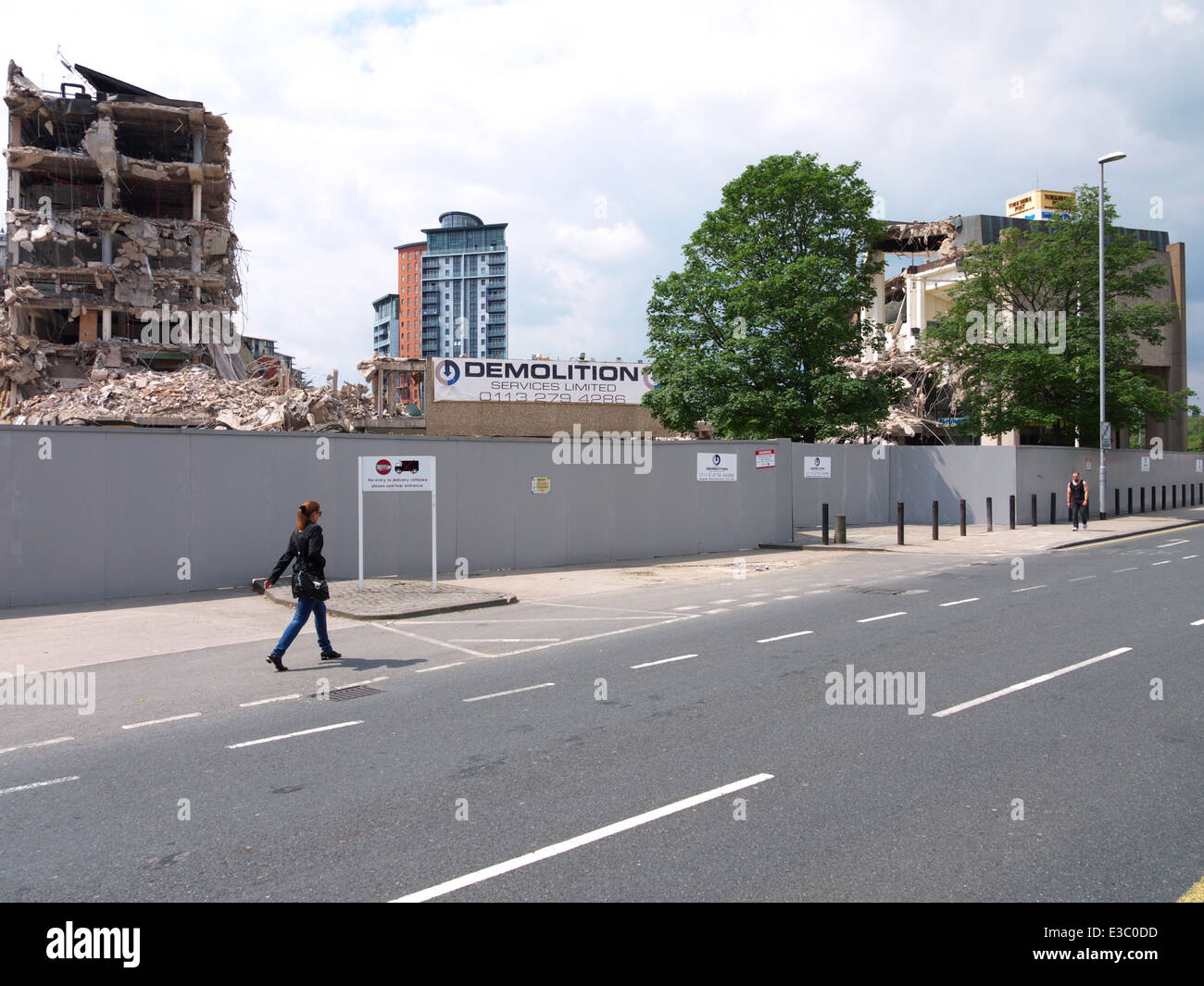 Leeds street 1970 hi-res stock photography and images - Alamy