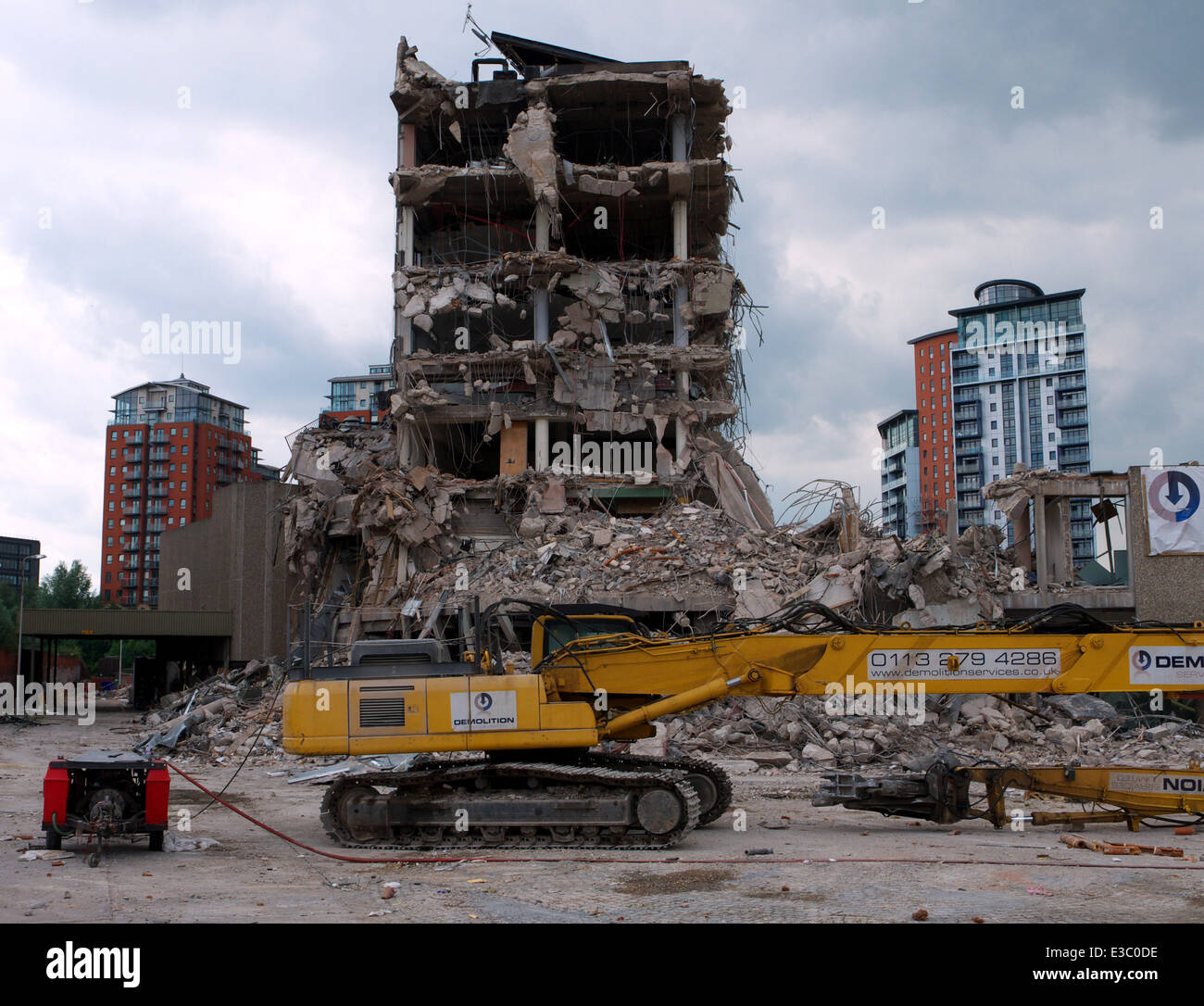 Not Much Left... Demolishing The Yorkshire Post Building Leeds. West ...