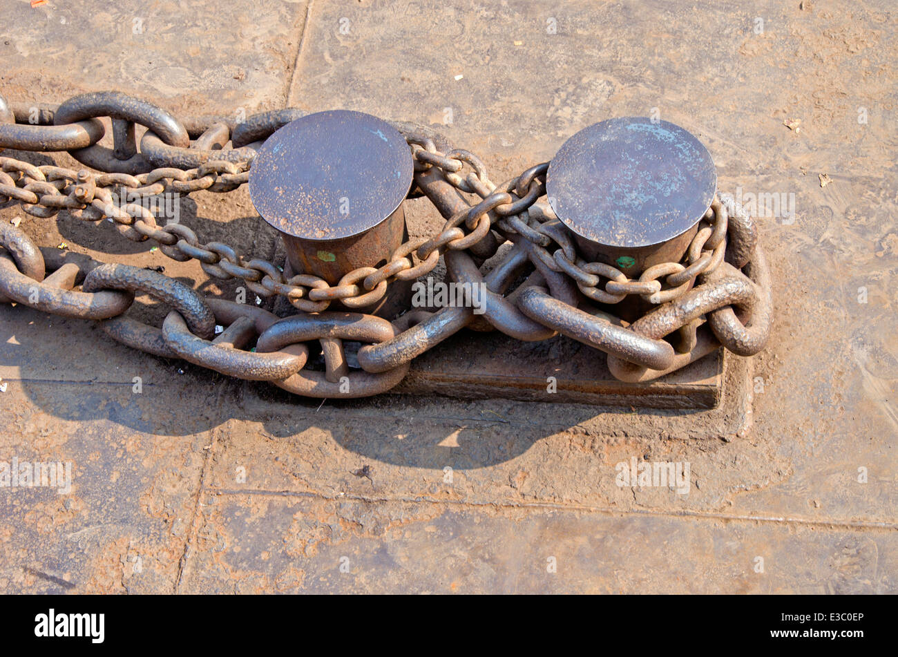heavy anchor rusty metal chain in asia port Stock Photo - Alamy