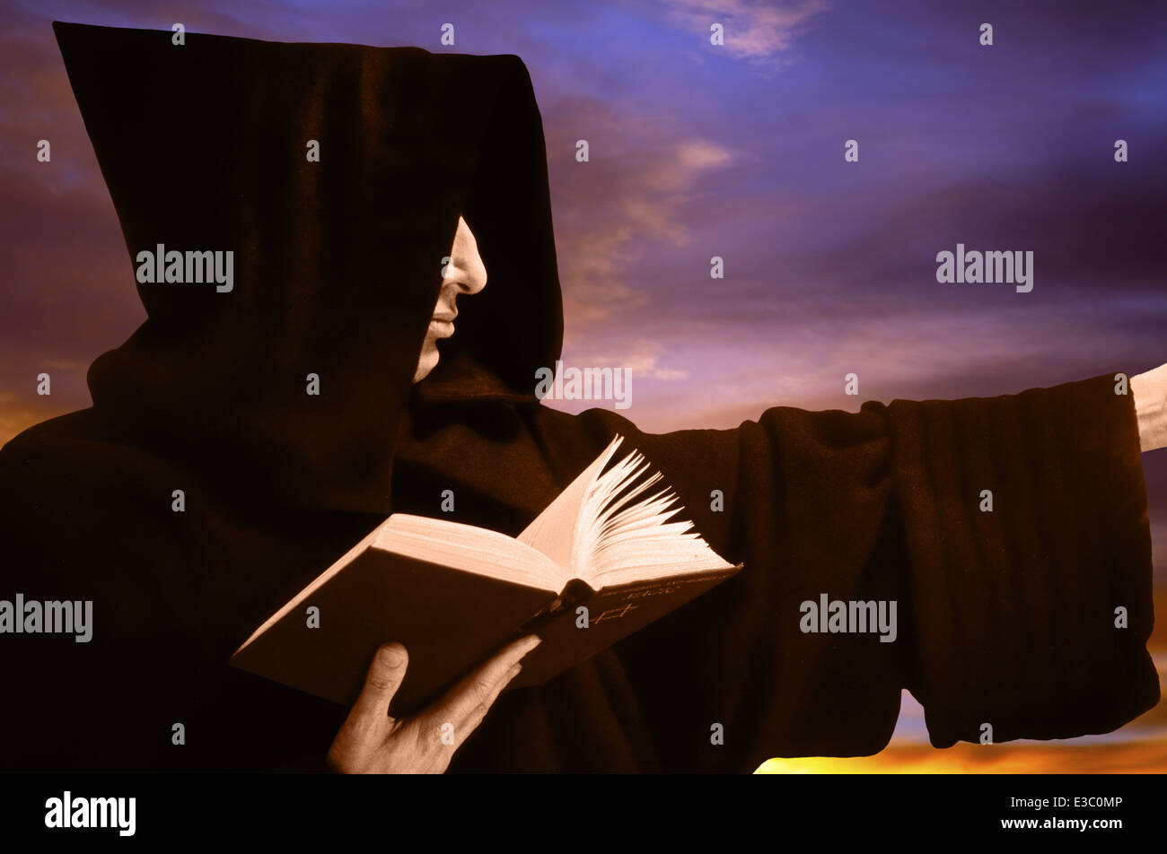 The holy grail knights templar hi-res stock photography and images - Alamy