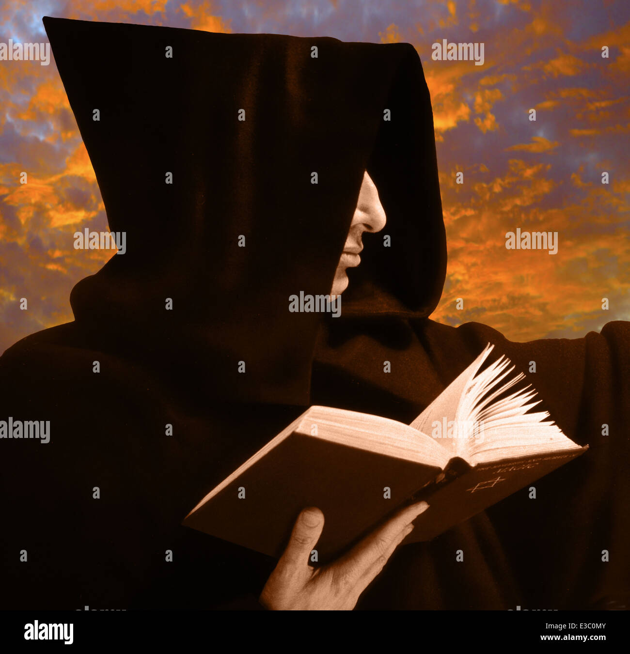The holy grail knights templar hi-res stock photography and images - Alamy