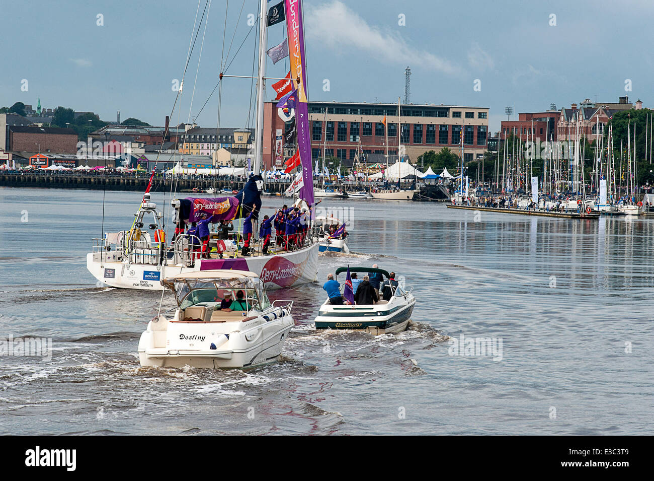 Derry boat festival hi-res stock photography and images - Alamy