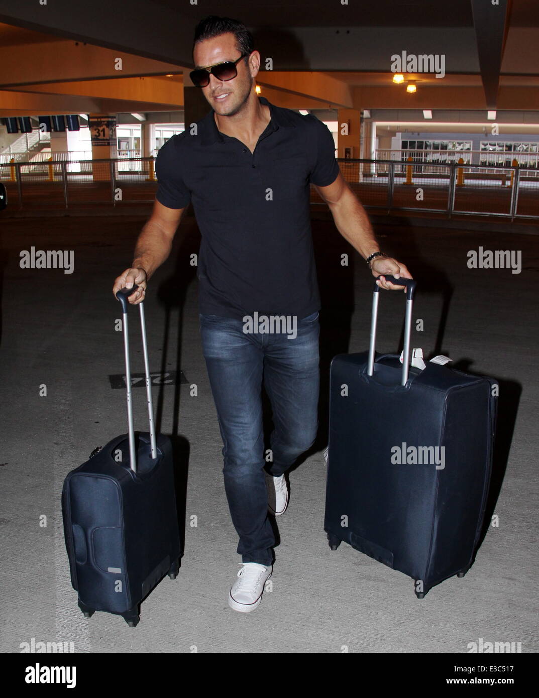 EXCLUSIVE Elliot Wright arrives in Las Vegas to join the cast of Towie ...