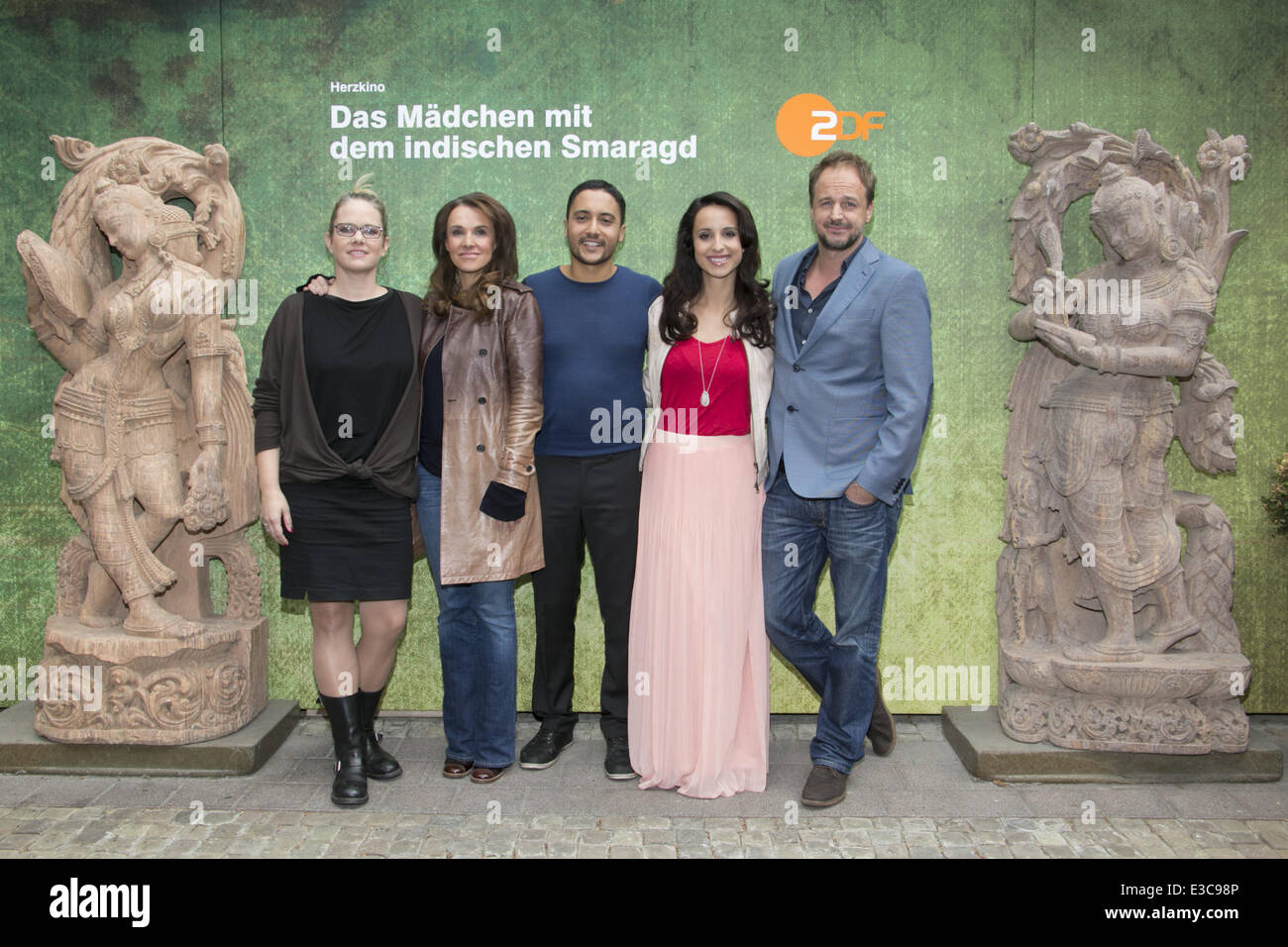 Natalie scharf hi-res stock photography and images - Alamy