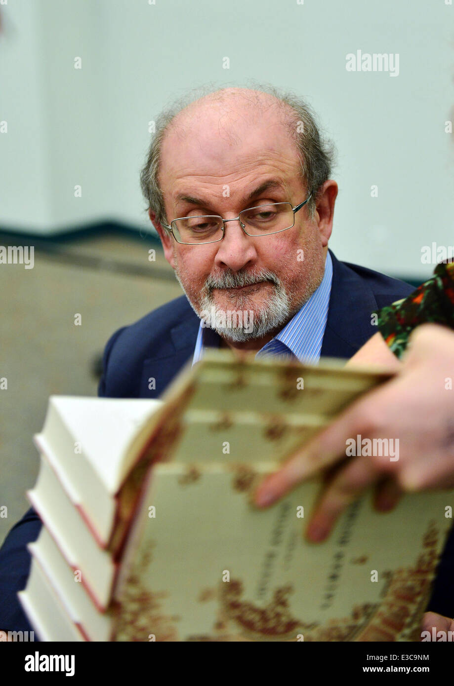 Salman Rusdie speaks and sign copies of his new book 'Joseph Anton: A ...