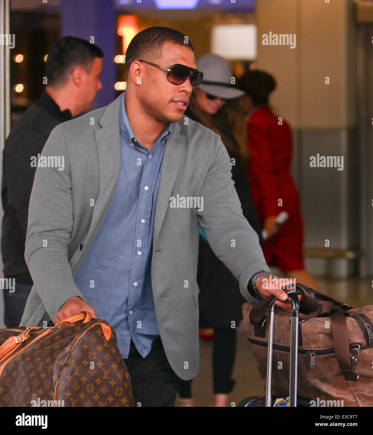 Nadine Coyle and boyfriend Jason Bell arrive at Heathrow airport ...