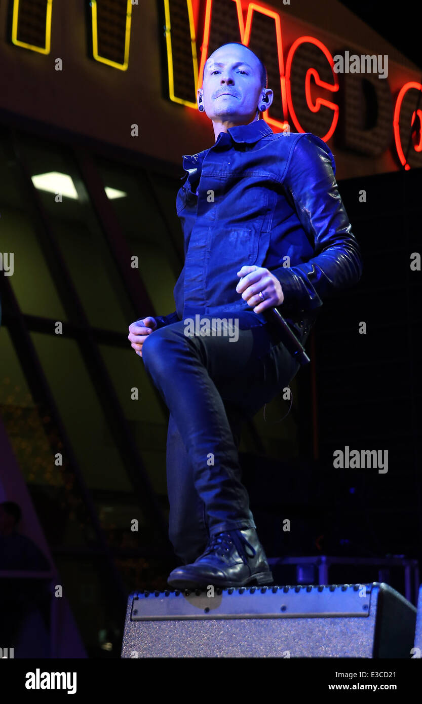 The D Celebrates One Year in Las Vegas with Stone Temple Pilots with ...