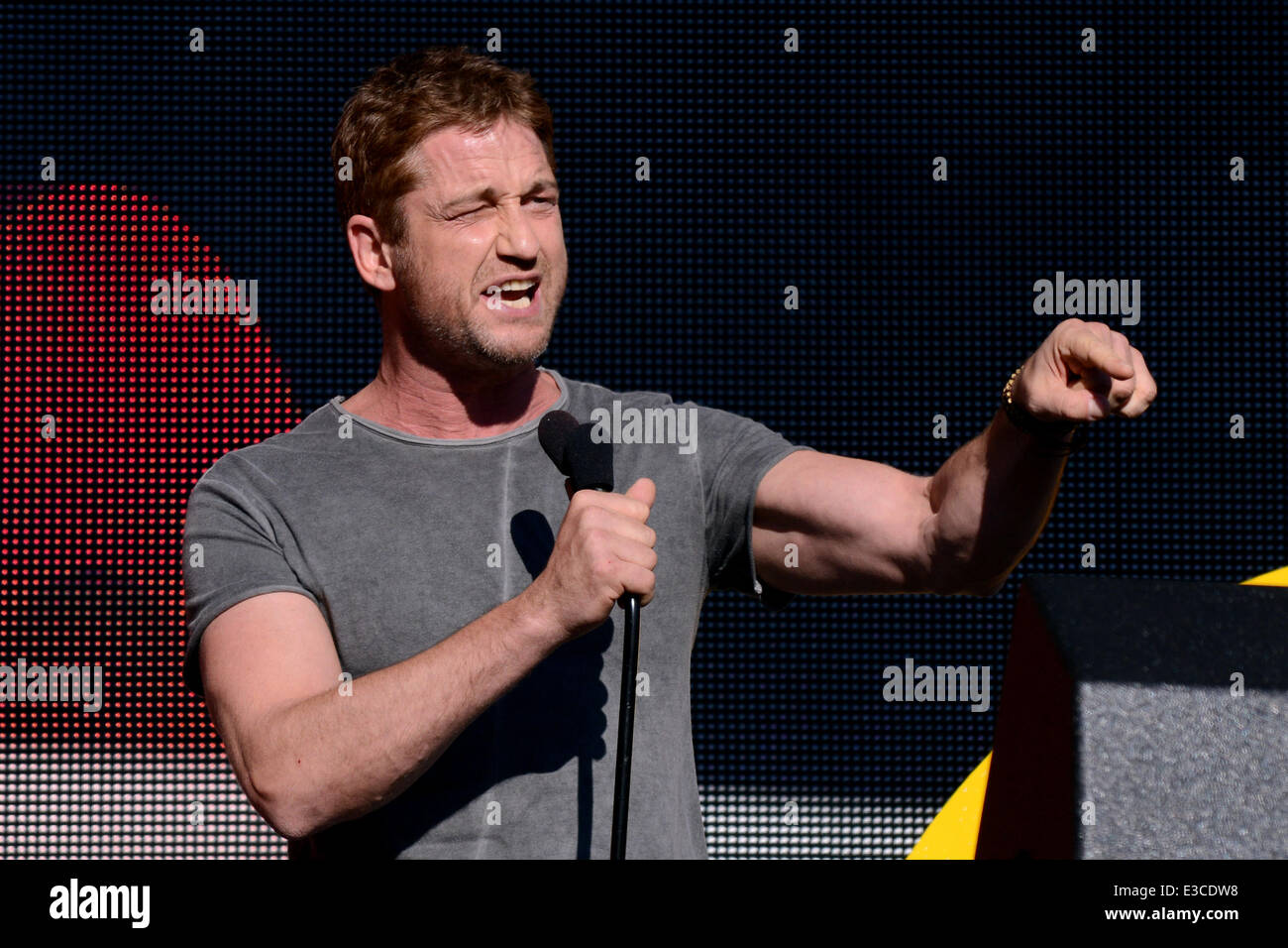 2013 Global Citizen Festival in Central Park Featuring: Gerard Butler ...