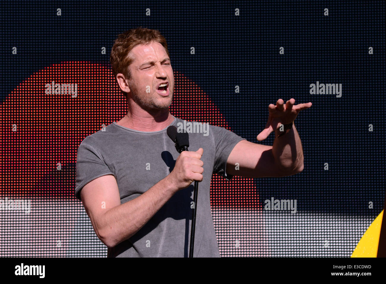 2013 Global Citizen Festival in Central Park Featuring: Gerard Butler ...