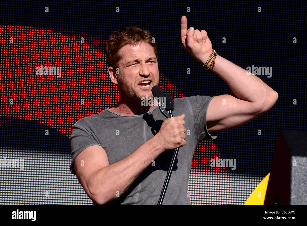2013 Global Citizen Festival in Central Park Featuring: Gerard Butler ...