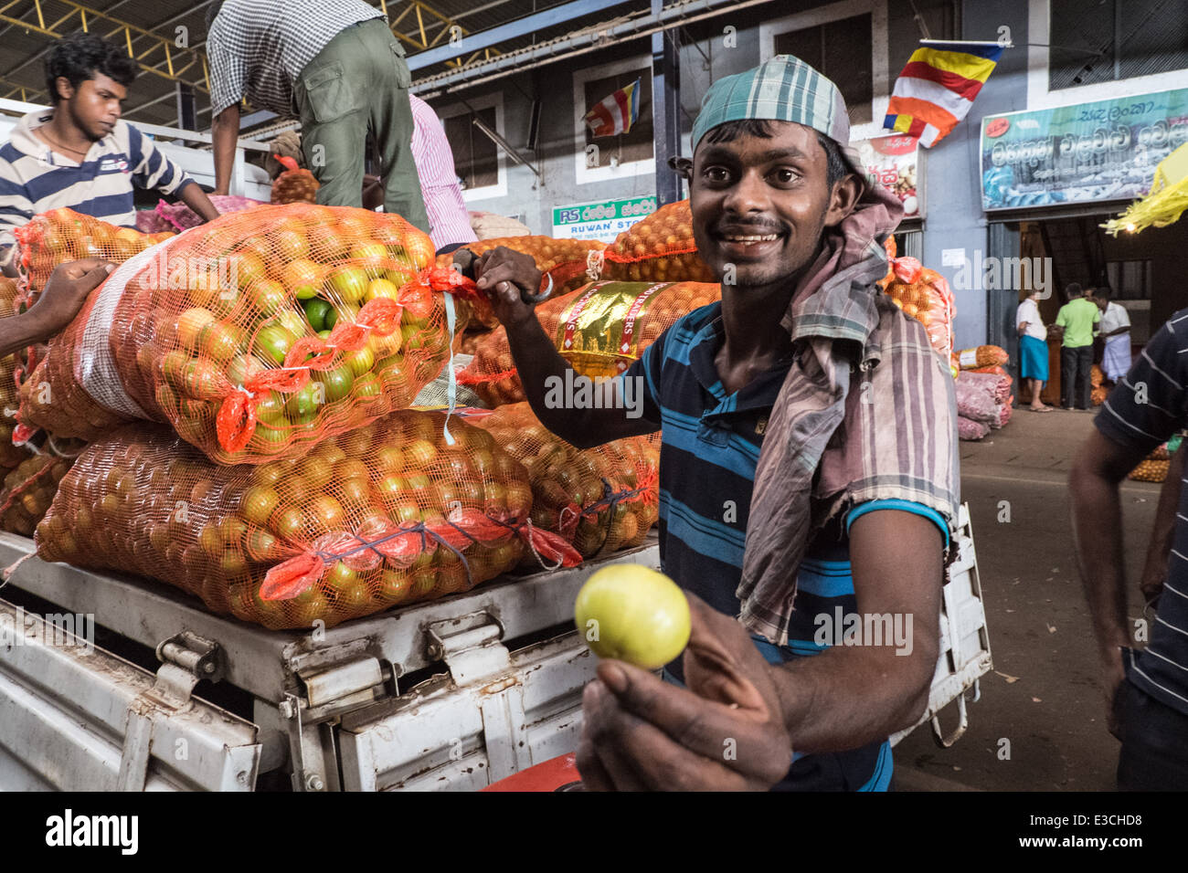 At the vegetable market in Dambhulla Stock Photo - Alamy