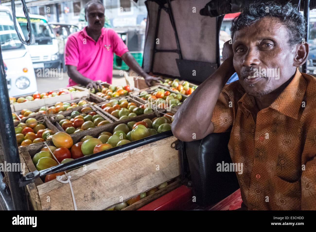 A farmer sells his tomatoes at the market in Dambullha Stock Photo - Alamy