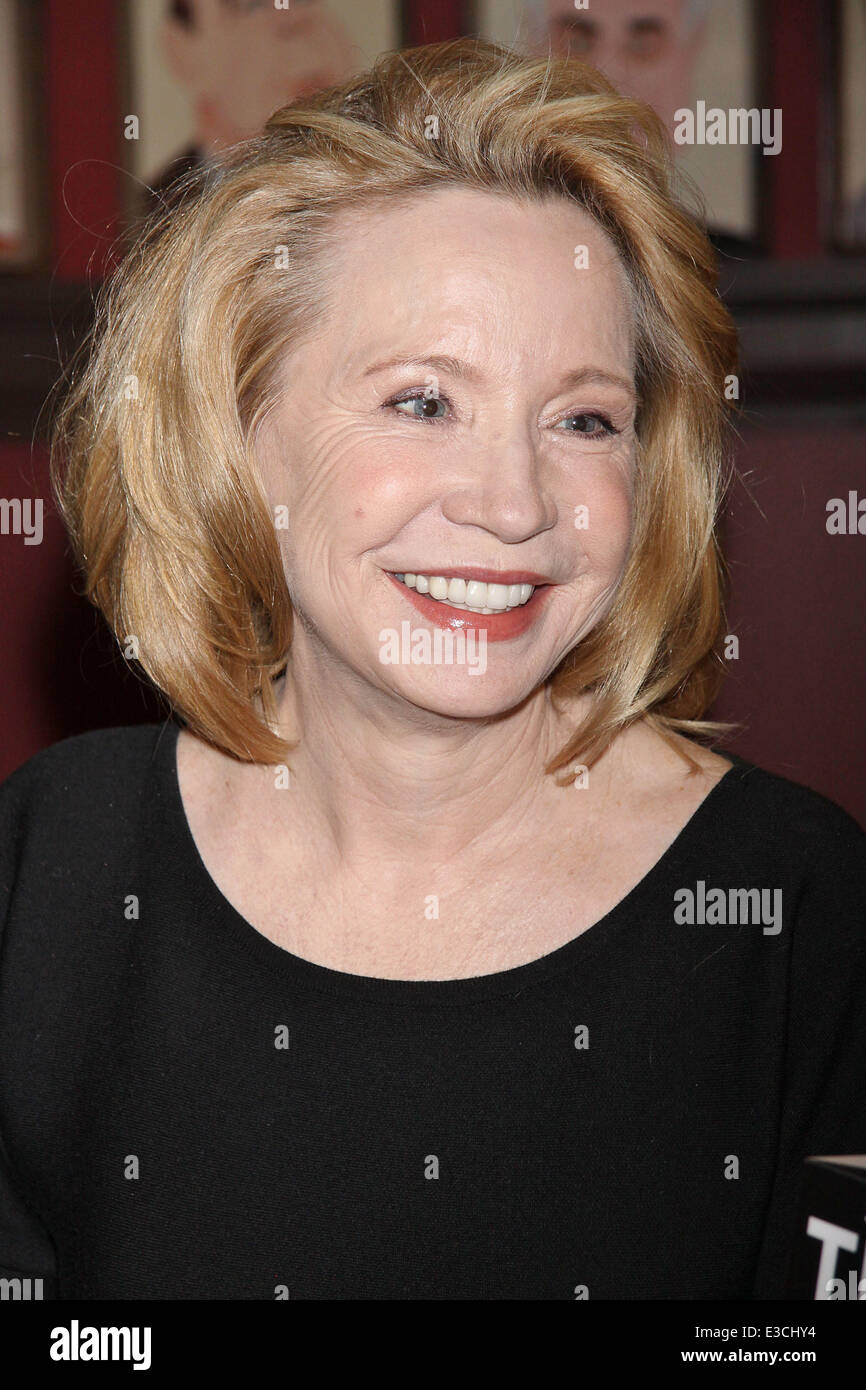 Debra jo rupp hi-res stock photography and images - Alamy