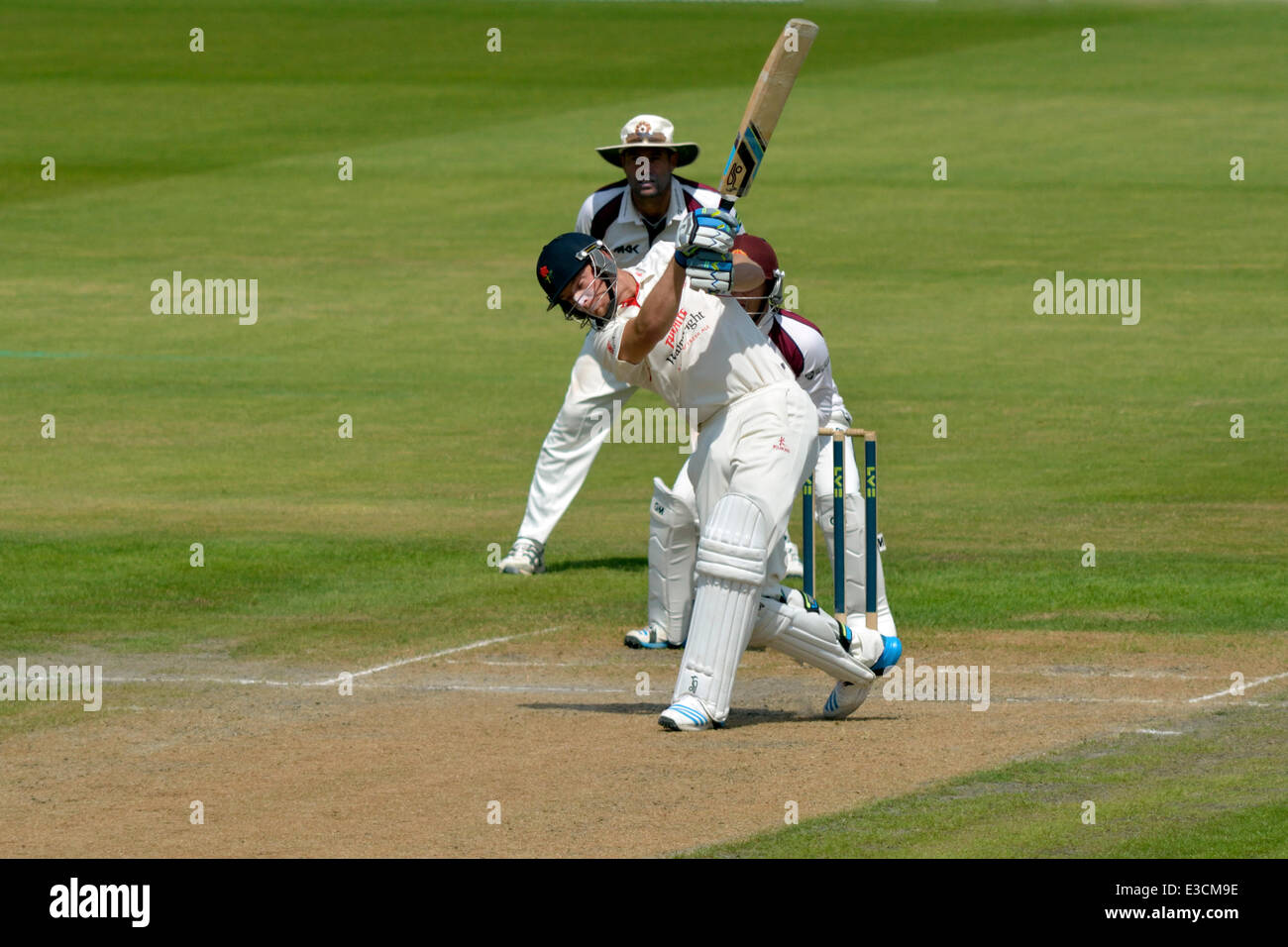 Cricket ball hit to stands hi-res stock photography and images - Alamy