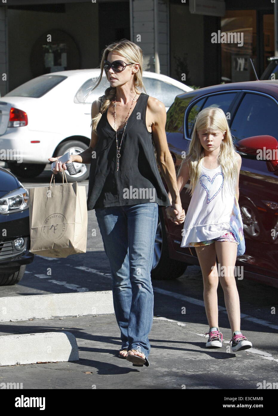 Denise Richards looking for a pet dog with her daughter Lola Rose Sheen ...