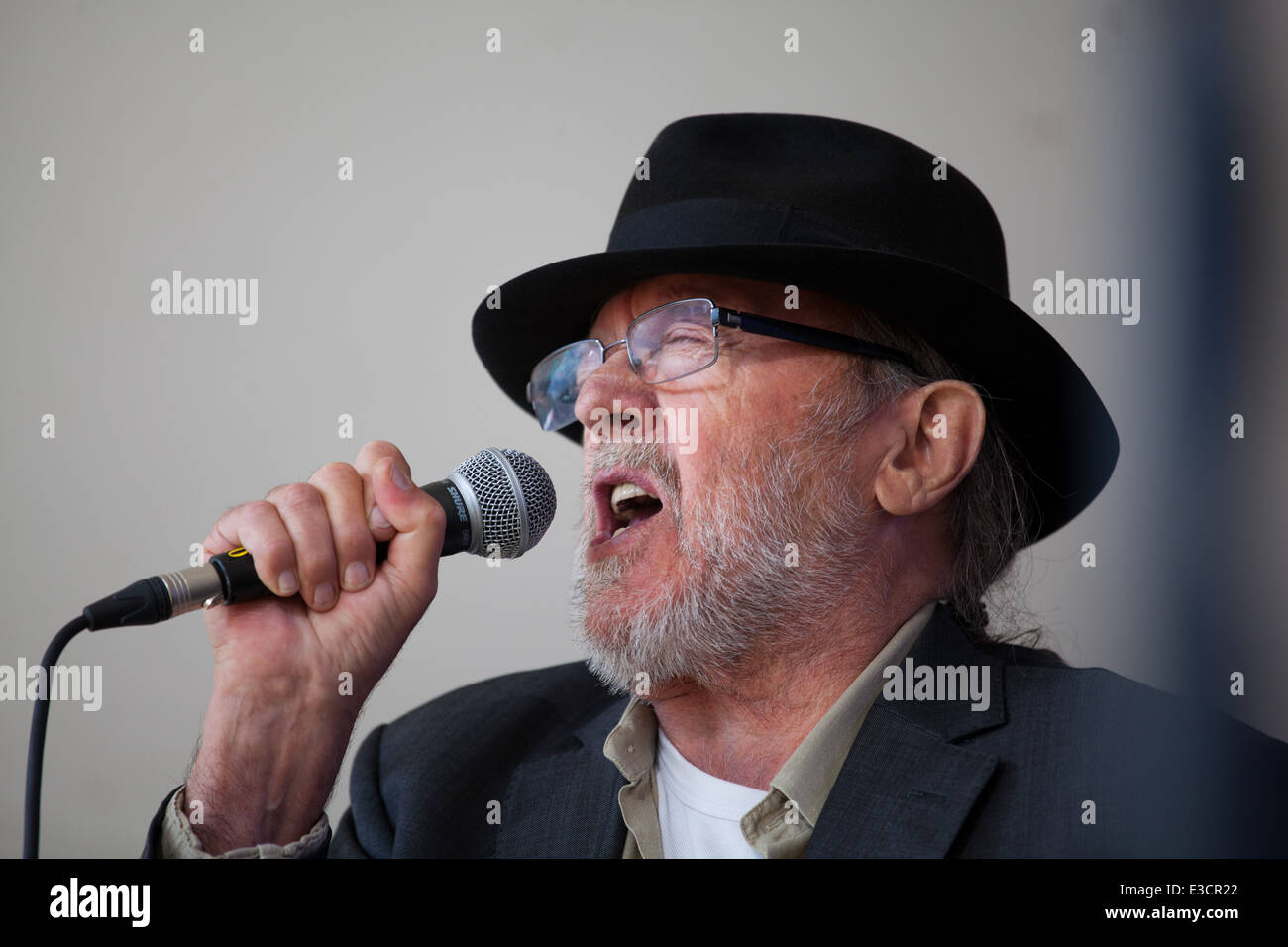 Dissing hi-res stock photography and images - Alamy