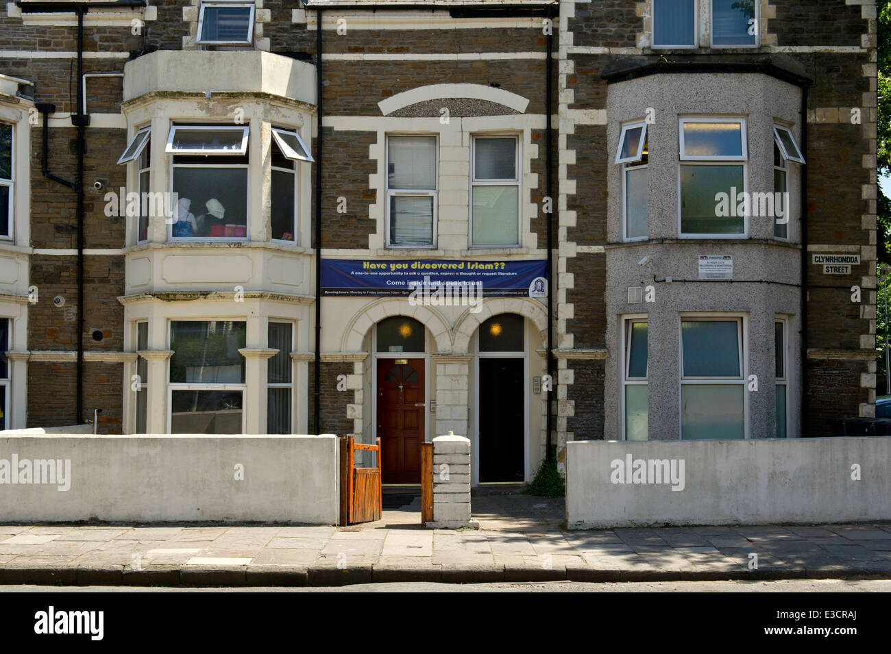 Cardiff mosque hi-res stock photography and images - Alamy