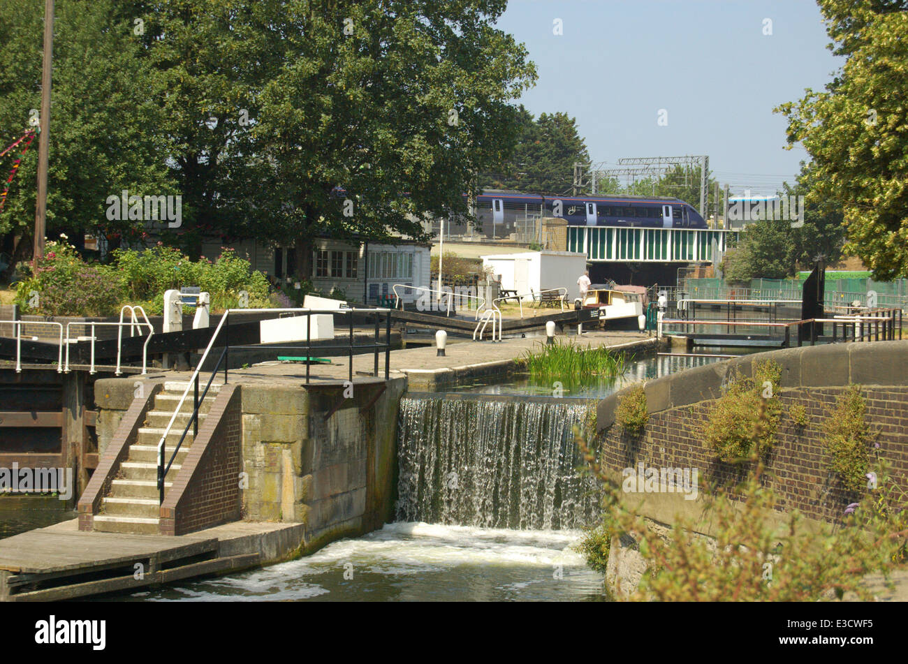 Railway bridge over the Regent's Canal and Locks at Saint Pancras Basin ...