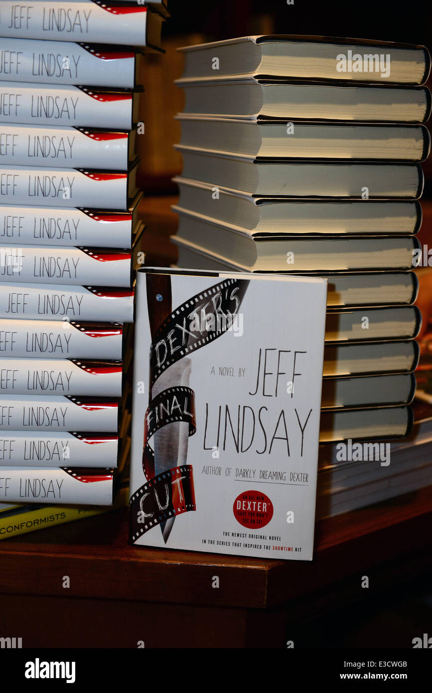 Jeff Lindsay promotes and signs copies of his book 'Dexters Final Cut ...