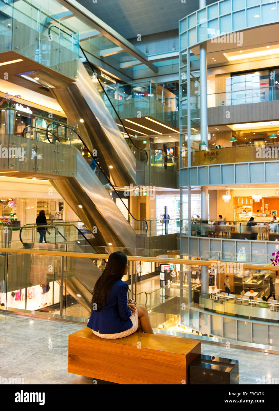 Singapore shopping mall hi-res stock photography and images - Alamy