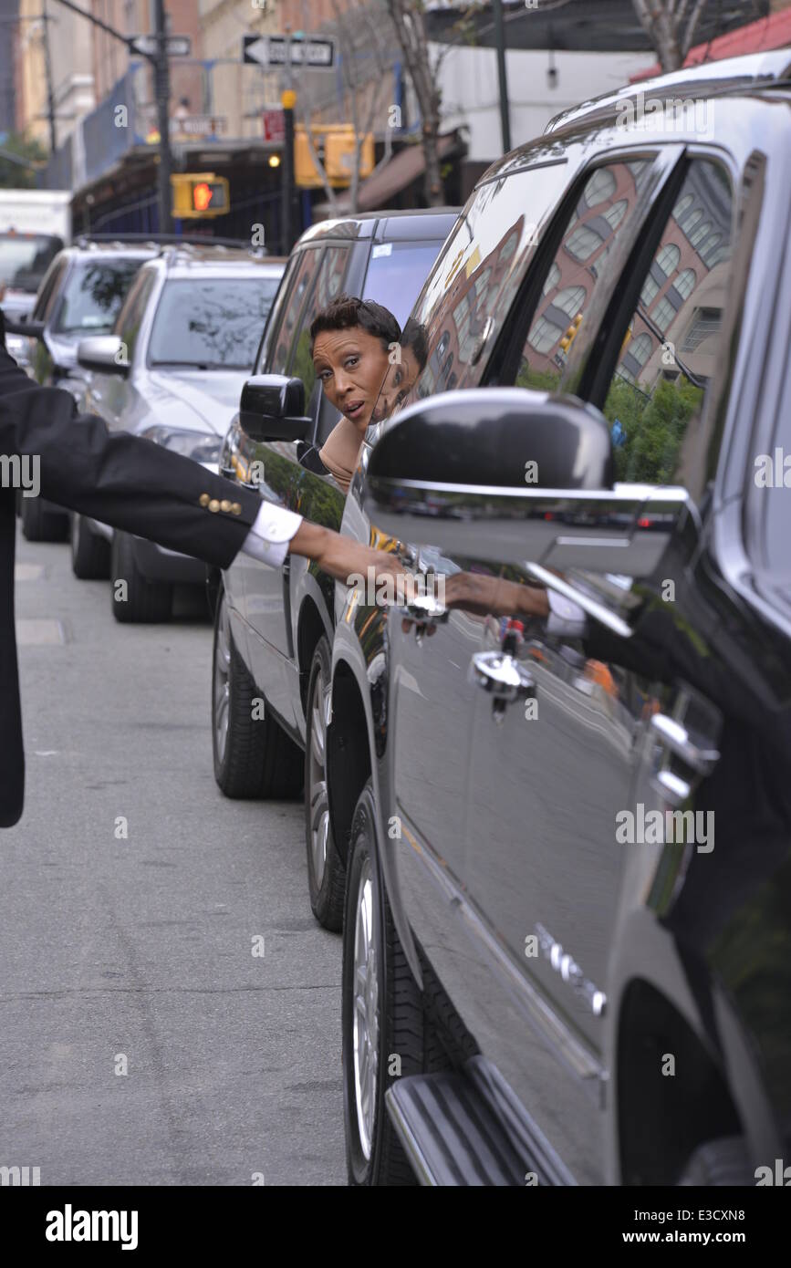 Robin Roberts plays peek a boo with photographers in Tribeca Featuring ...