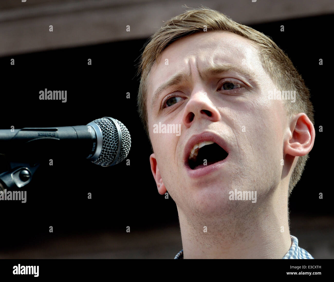 Columnist hi-res stock photography and images - Alamy