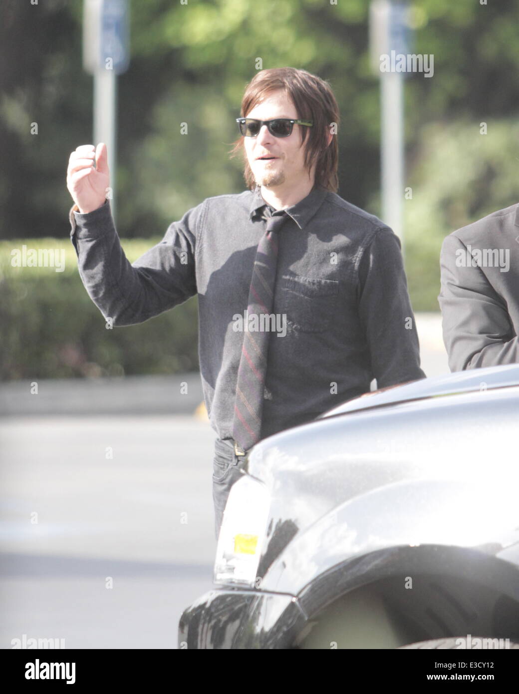 Walking Dead Cast interviews on EXTRA TV Show at Universal Featuring ...