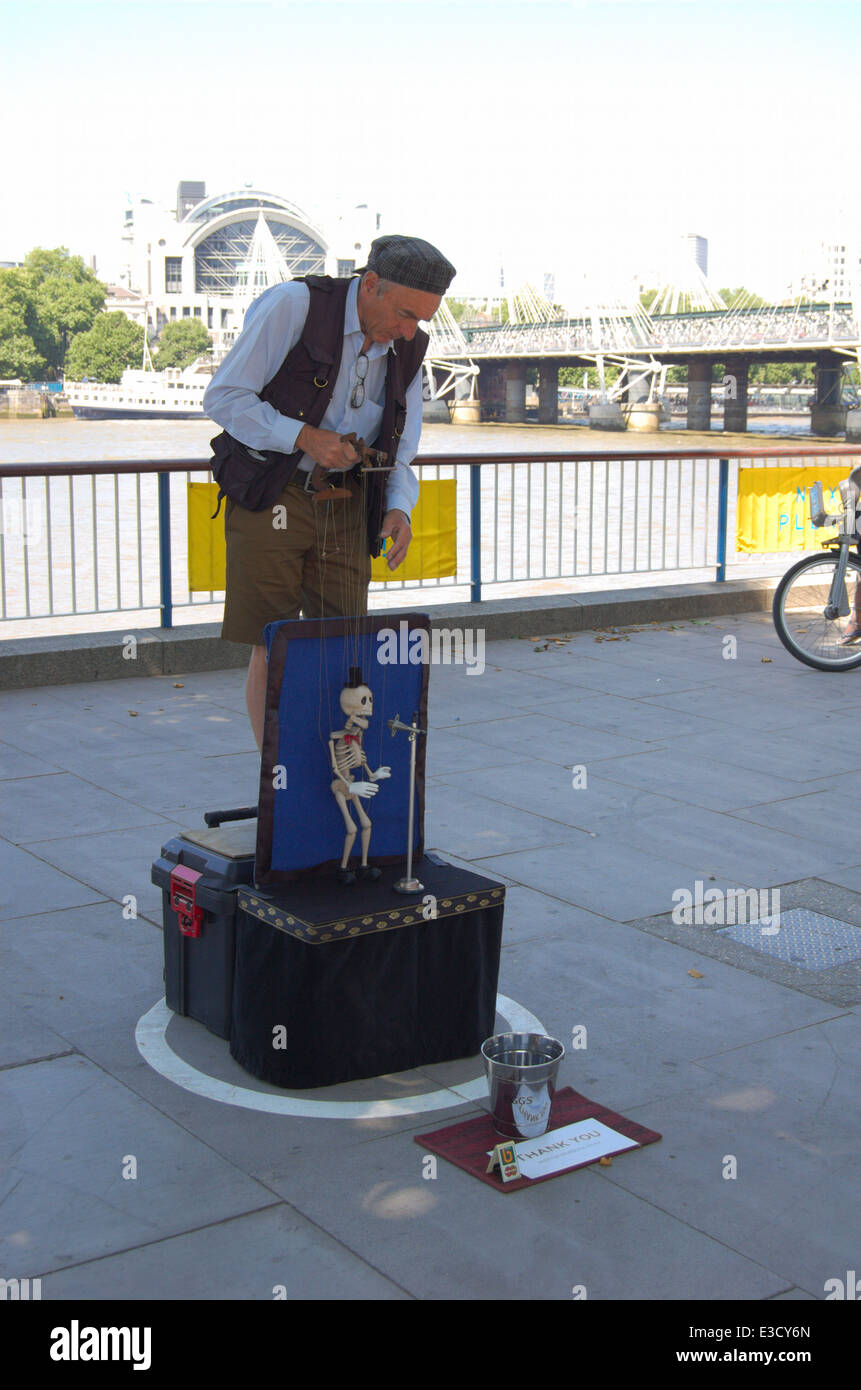 Editorial only performer on hi-res stock photography and images - Alamy