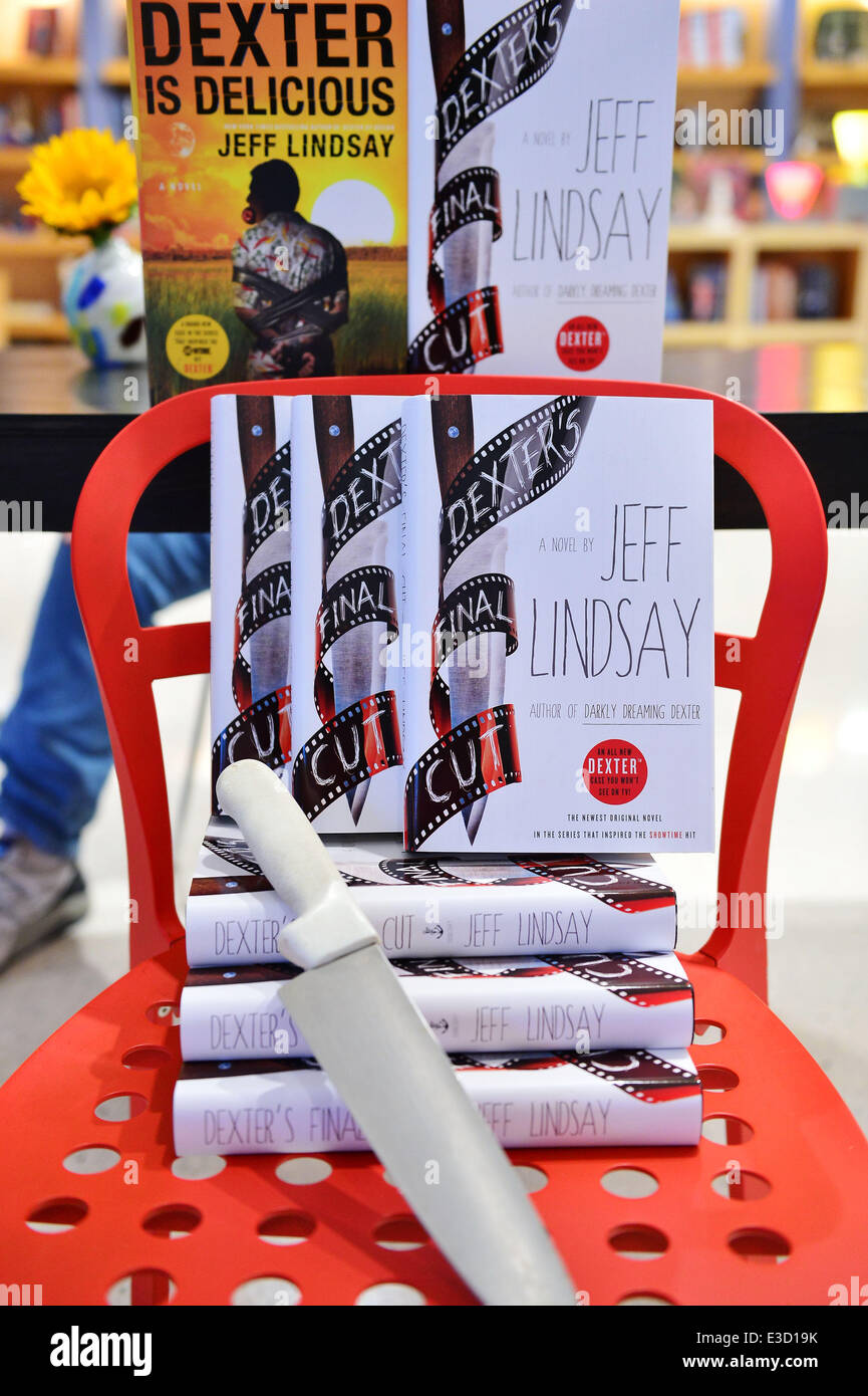 Jeff Lindsay greets fans and signs copies of 'Dexters Final Cut' at ...